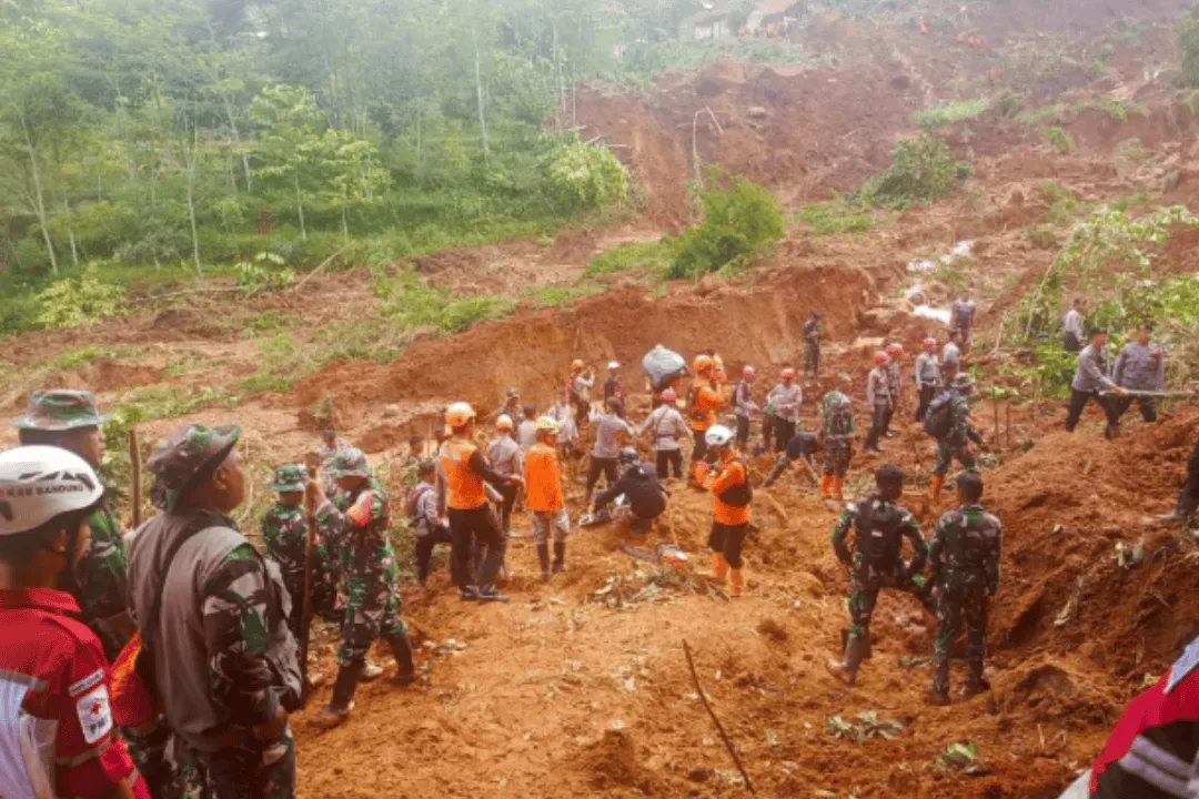 Pencarian Hari Kedua Longsor Arjasari, BPBD Jabar Hentikan Operasi ...