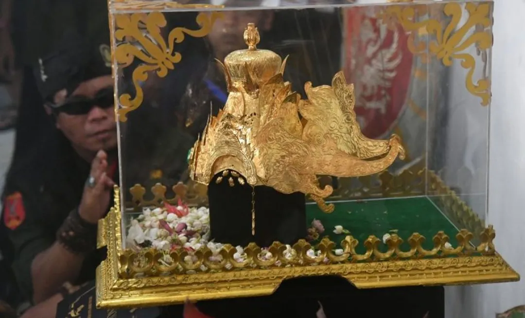 Prasasti Batutulis dan Mahkota Binokasih sebagai Simbol Kejayaan Sunda