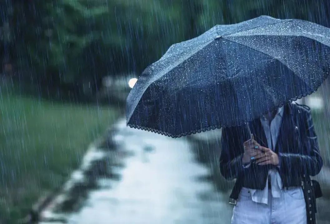 8 Tips Liburan Saat Cuaca Hujan