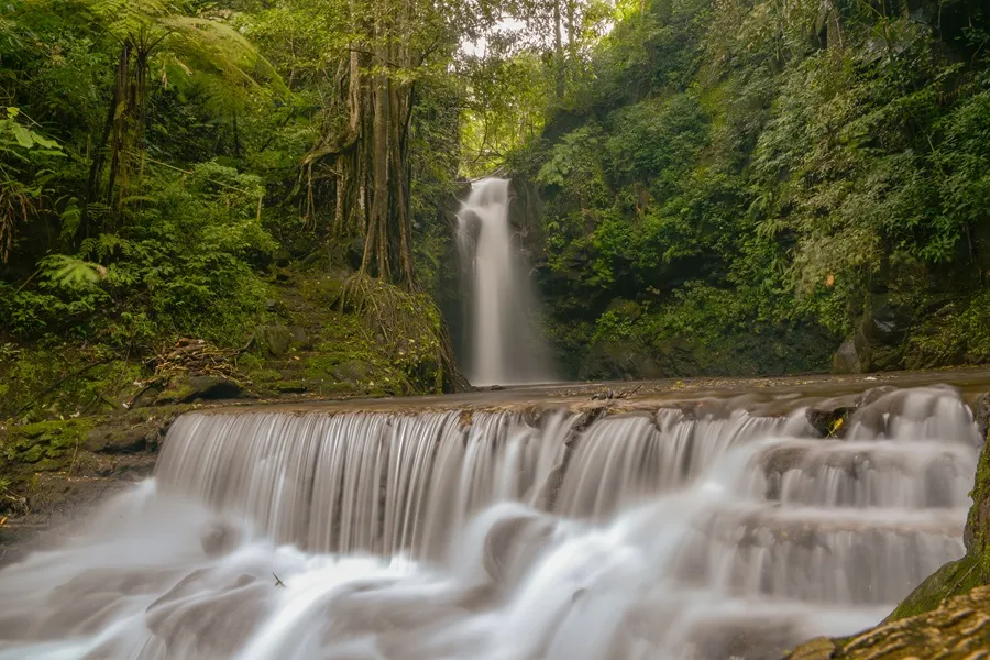10 Air Terjun Terbaik di Jawa Barat yang Wajib Kamu Datangi